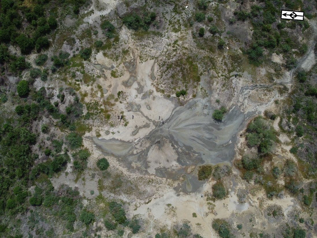 ¿Qué son los volcanes de lodo y dónde están en Colombia ? - La Veintitrés