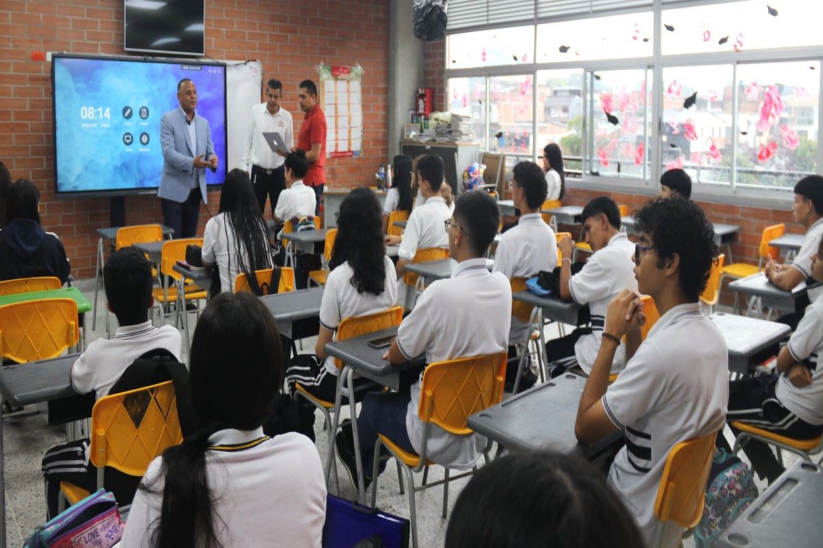 Armenia moderniza sus aulas escolares con herramientas digitales - La ...