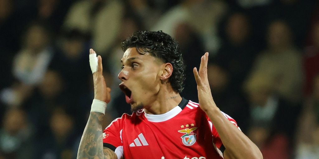 Benfica confirma luxación de hombro derecho de Richard Ríos ante Porto ...