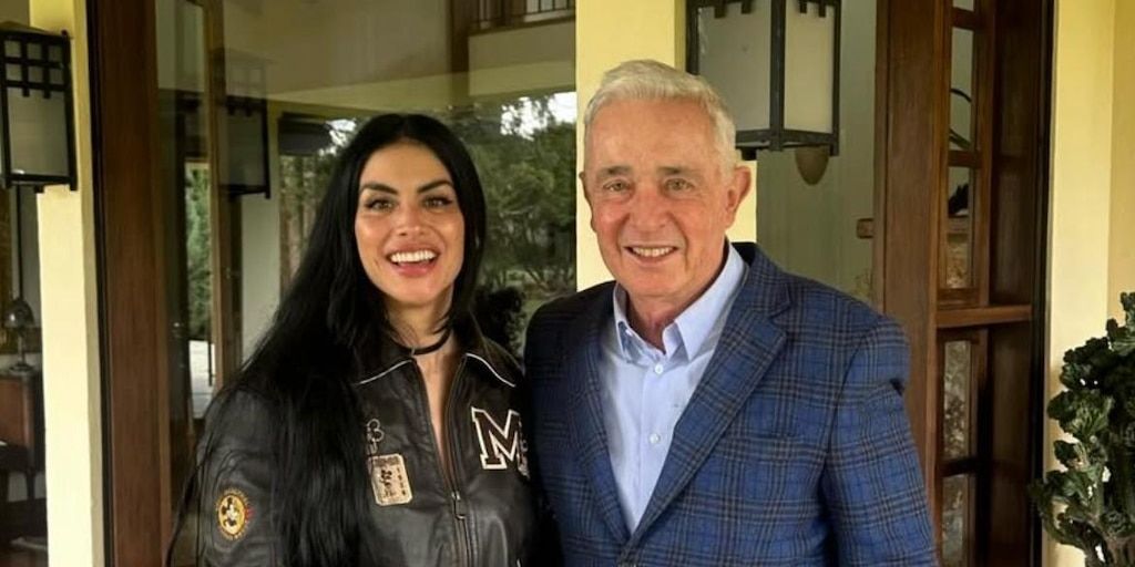 Uribe consuela a Jessica Cediel por muerte de su padre en tarima de ...